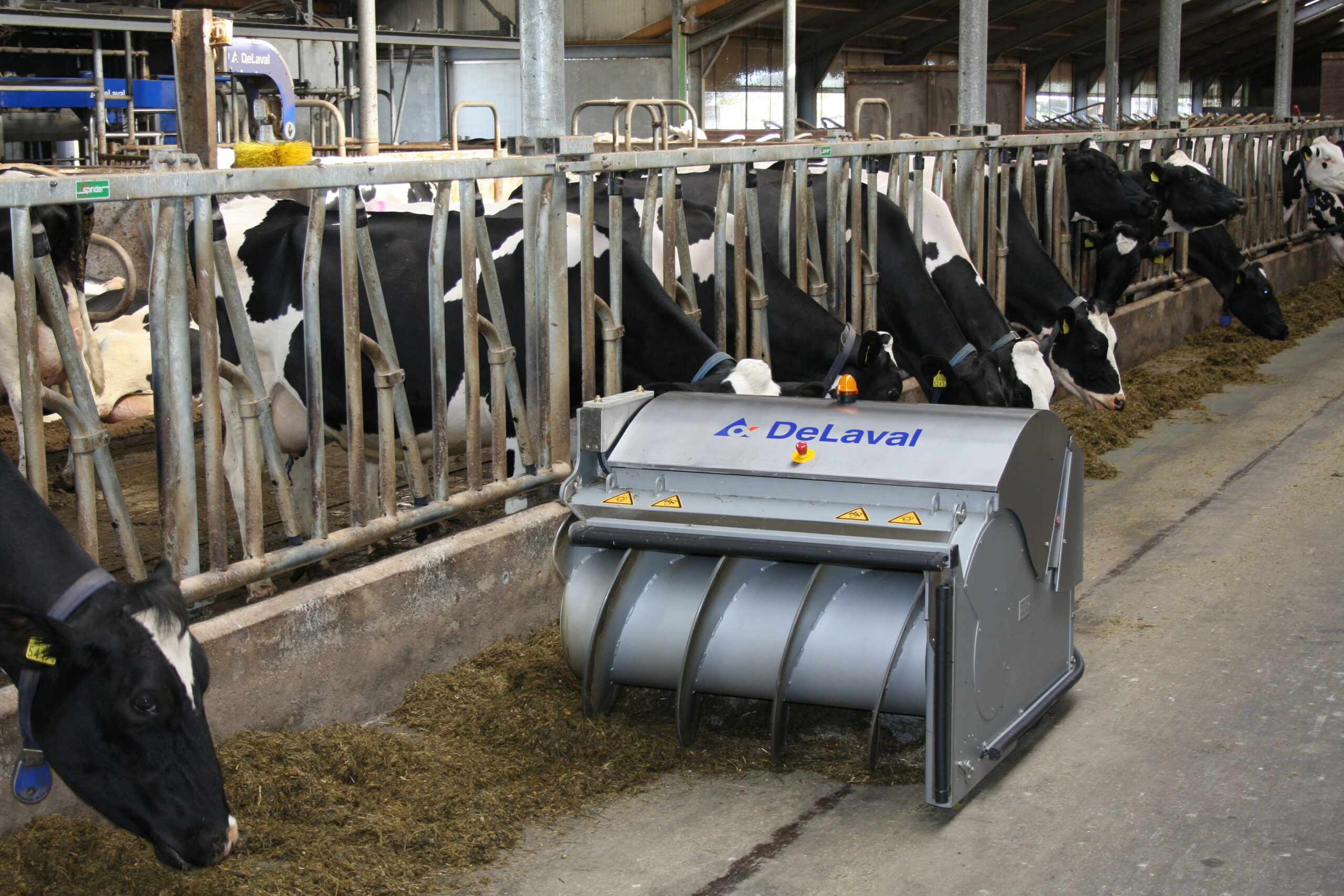 DeLaval introduces new robotic feed pusher - Dairy Global DeLaval introduces new robotic feed pusher - Dairy Global